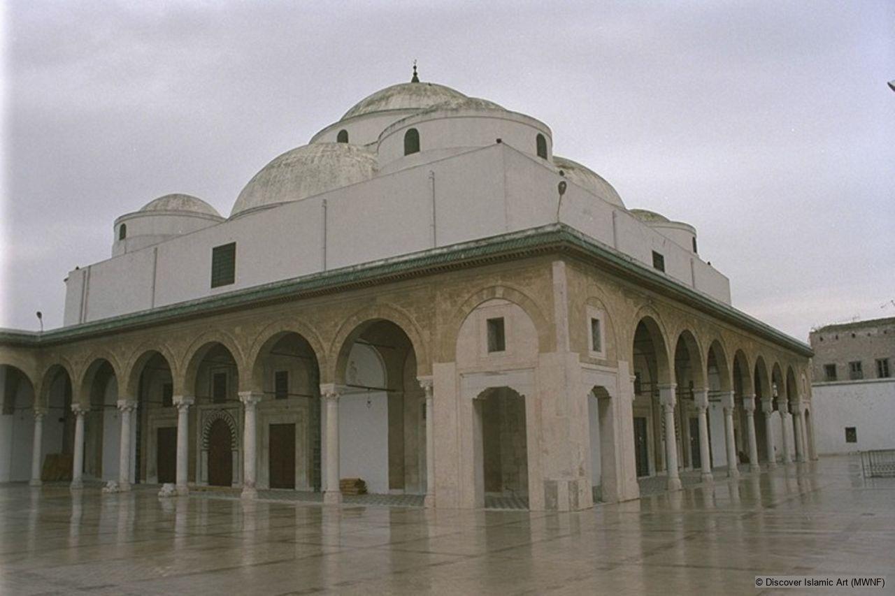 Mohamed Bey al-Muradi Mosque - Discover Islamic Art - Virtual Museum